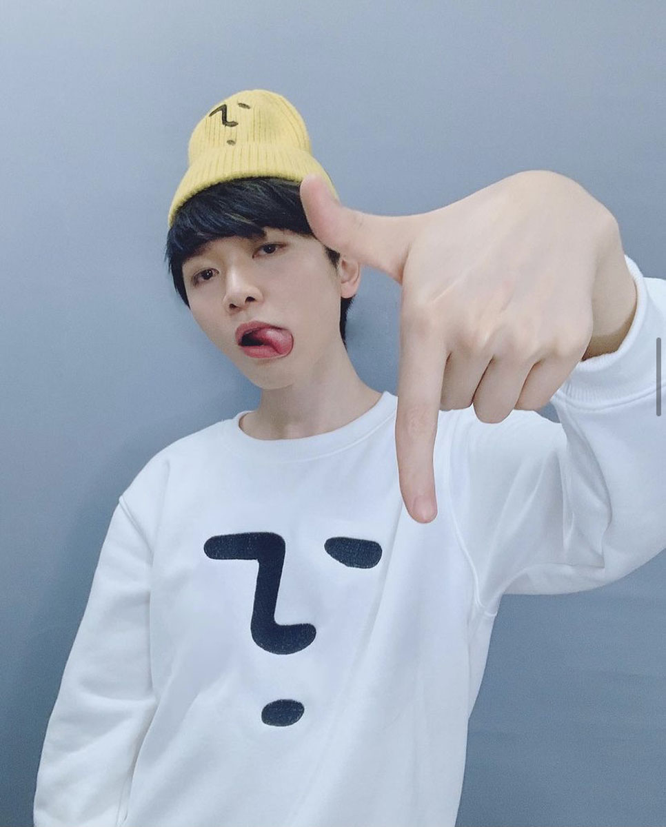 【People of Hong Kong】插畫家 Johnee 可能係世界上最 Cute 嘅「7」頭！ | OLO