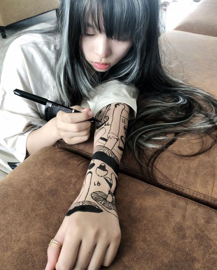 【活到盡故事】 日本 15 歲刺青師 Noko 夢想成為跟父親並駕齊驅的「 反流派刺青師 」 | OLO